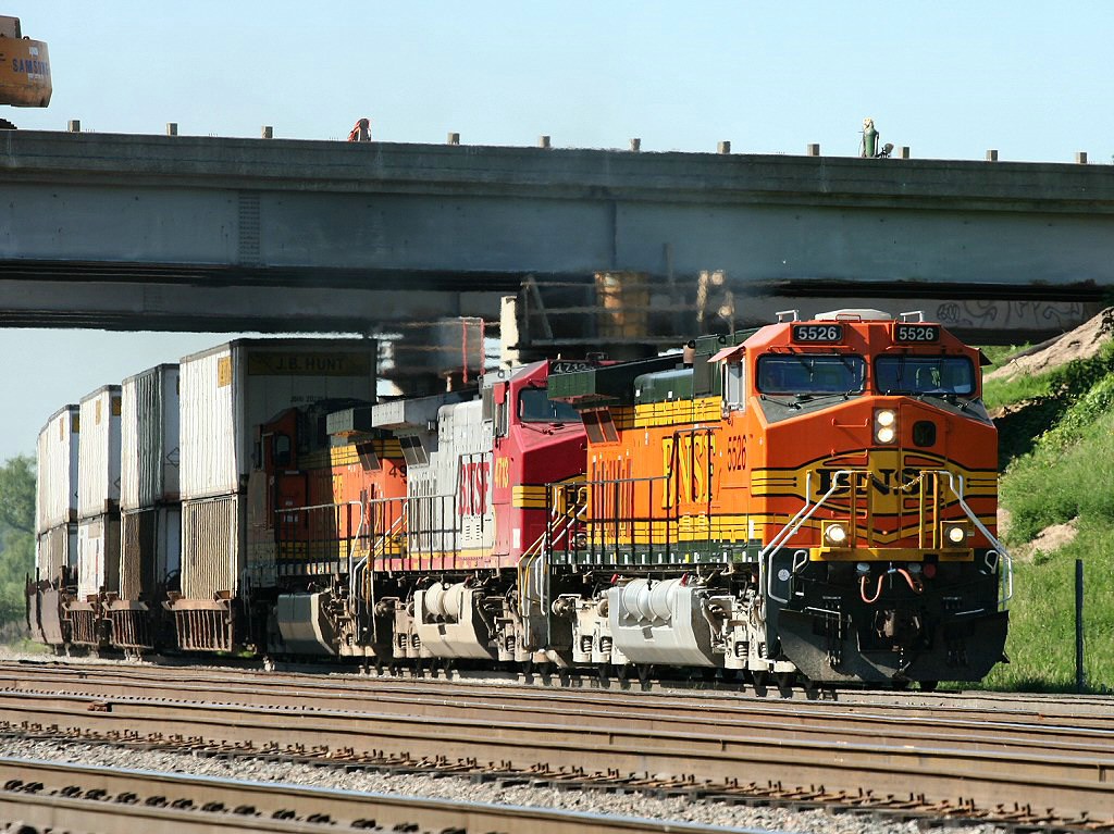 BNSF 5526